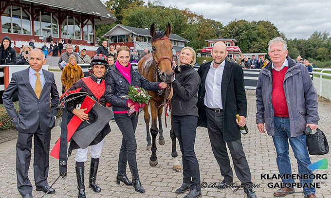 Bent Olsen - Klampenborg Galopbane. Præsentation af væddeløbshesten ...
